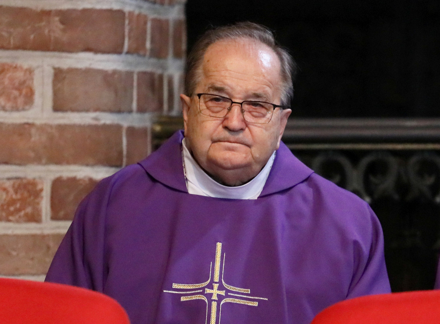 Toruń. Uczelnia ojca Rydzyka dyskryminowała ateistę. Marek Jopp wygrał ...