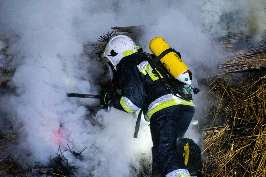 Tragiczny pożar mieszkania. Strażacy znaleźli zwłoki kobiety ...