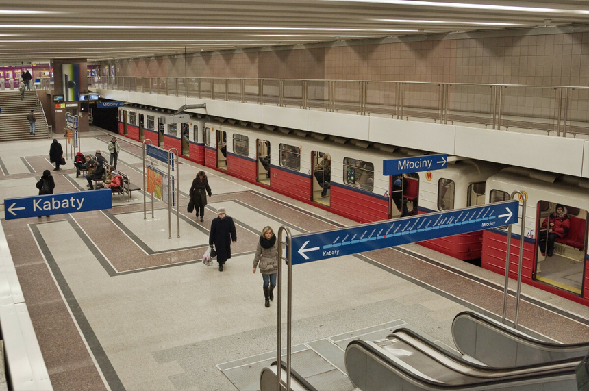 Metro nie działa. Dlaczego nie kursuje? Stacje zamknięte przez awarię ...