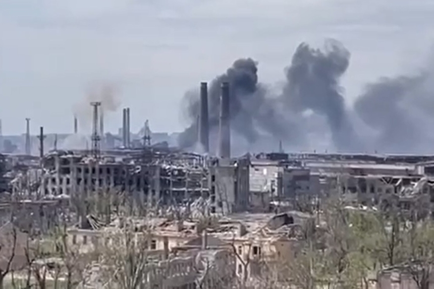 Szturm na Azowstal w Mariupolu. Rosjanie używają artylerii i samolotów ...